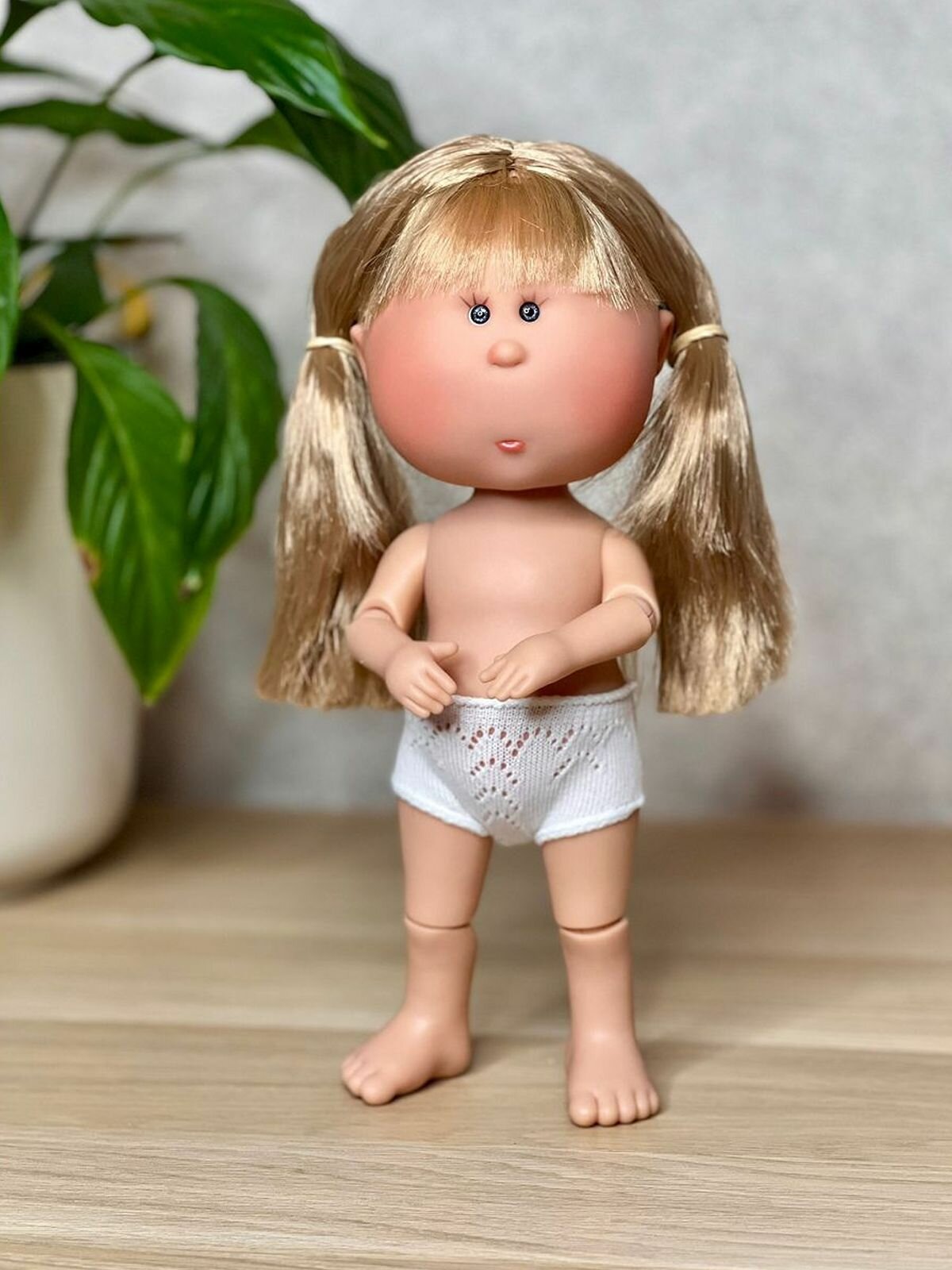 Кукла для девочки виниловая 30 см Мия шарнирная без одежды