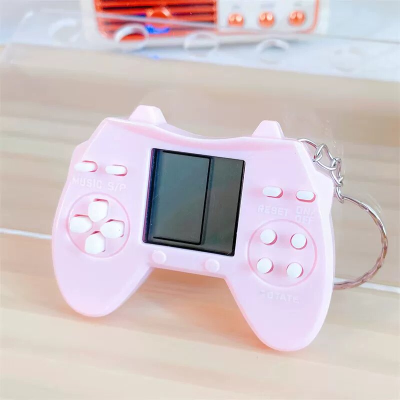 Портативная игровая консоль с 26 ретро-играми - Мини-брелок в мака розовом цвете для образовательной игры