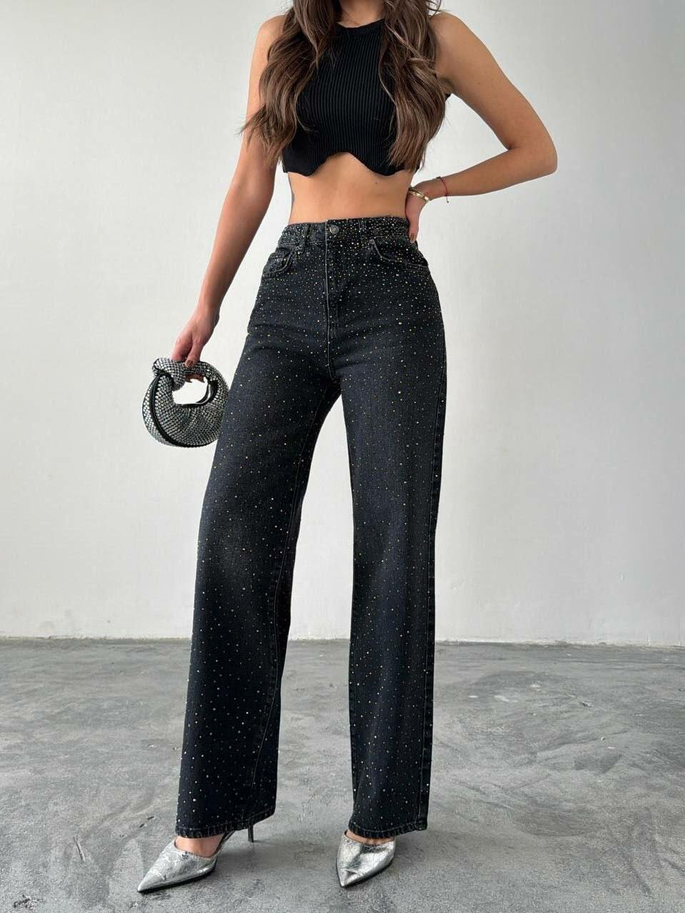 Джинсы трубы  со стразами