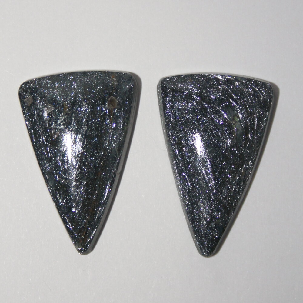 Уткинит, чёрный авантюрин пара кабошонов, , Урал, 31х21х3 мм «True Stones»