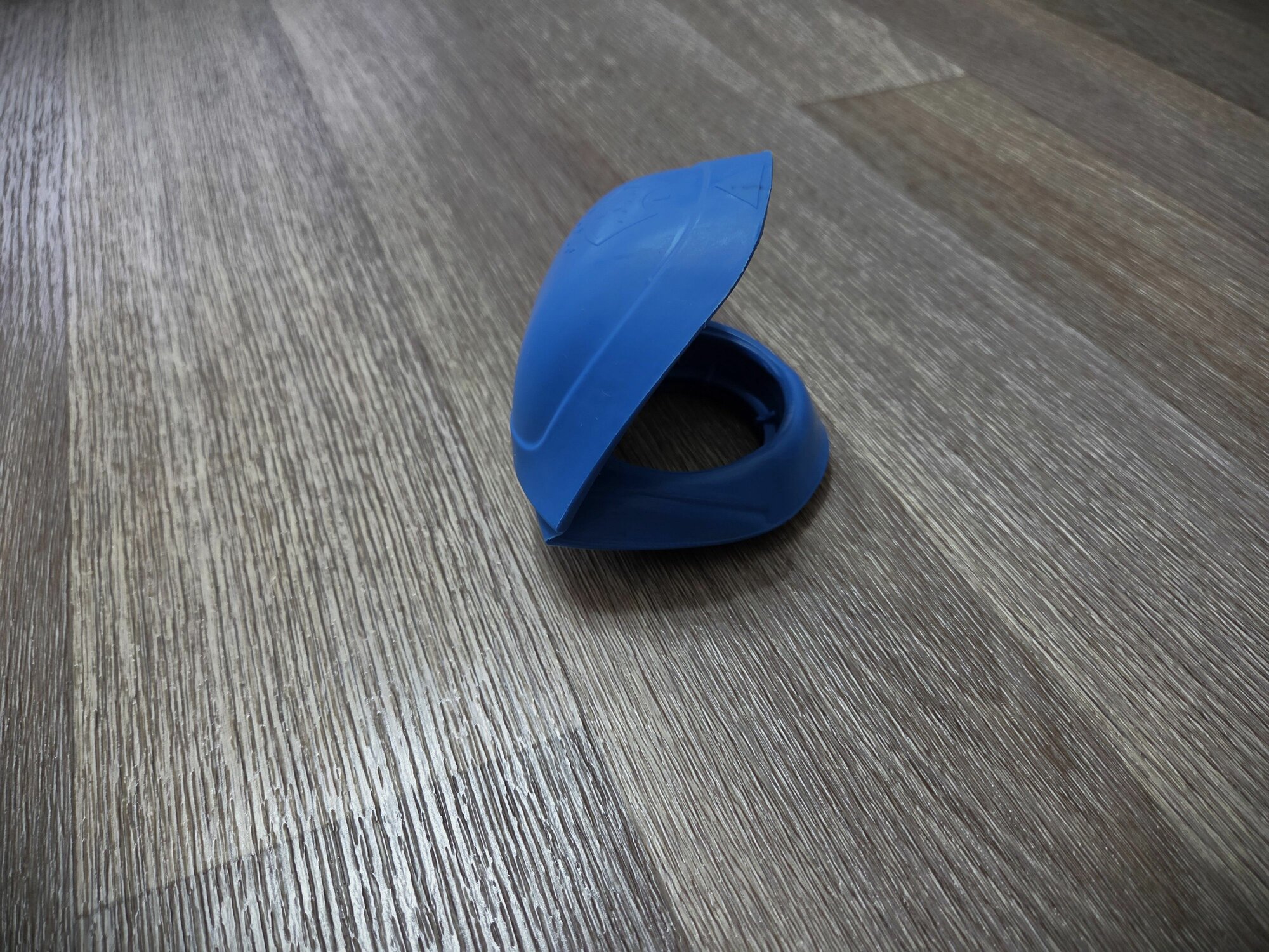 Крышка бачка омывателя ветрового стекла с воронкой резиновая на Фольксваген Поло Гольф Пассат Тигуан Ауди Шкода Рапид Кодиак