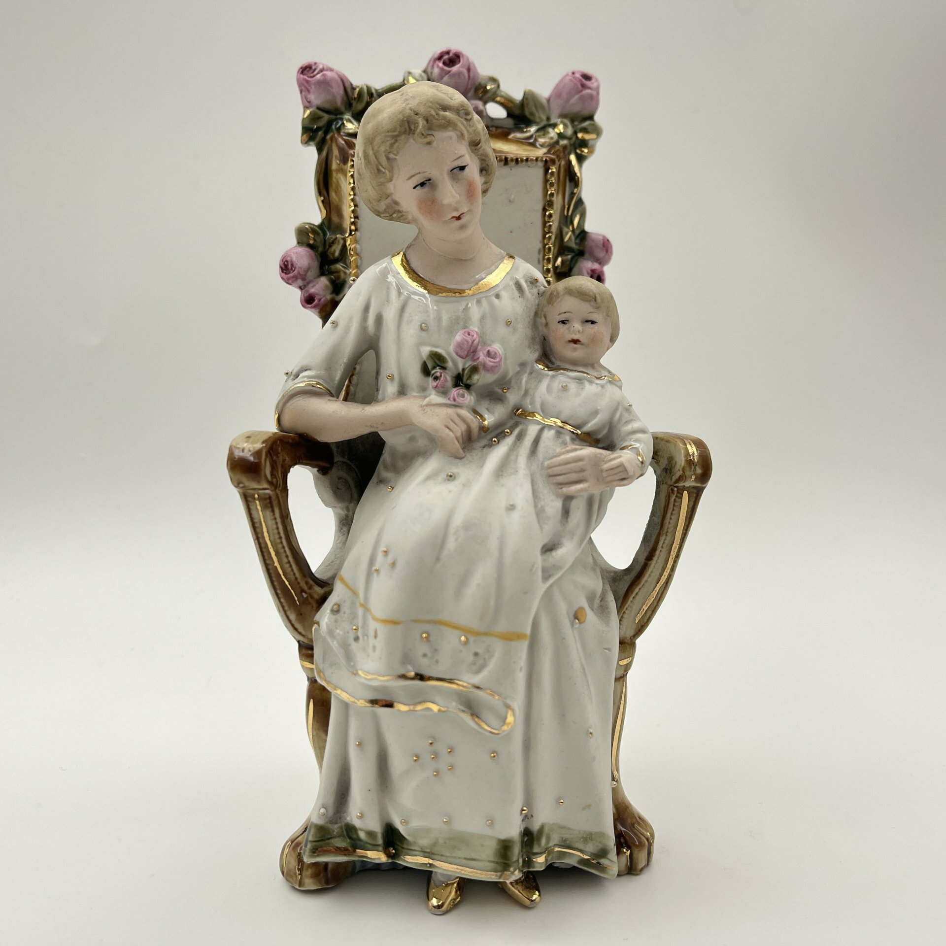 Статуэтка "Мама с ребенком", фарфор, роспись, золочение, Европа, 1920-1940 гг.