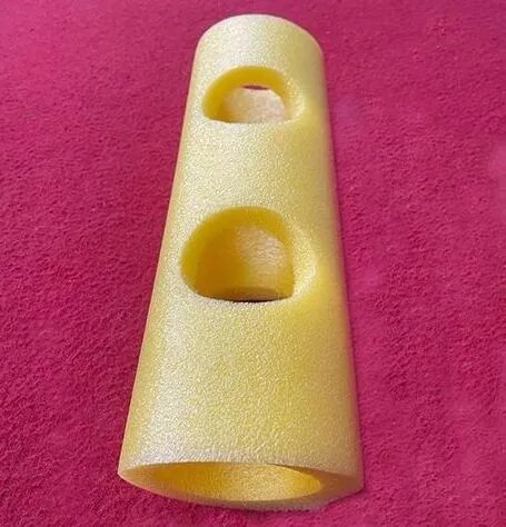 Спортивный нудл для аквааэробики желтого цвета из пенополиэтилена, размер стандартный, соединитель