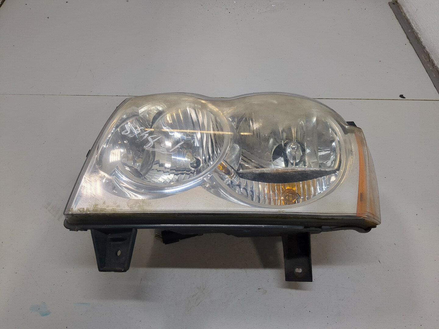 Фара (передняя) левая Jeep Grand Cherokee Б/У