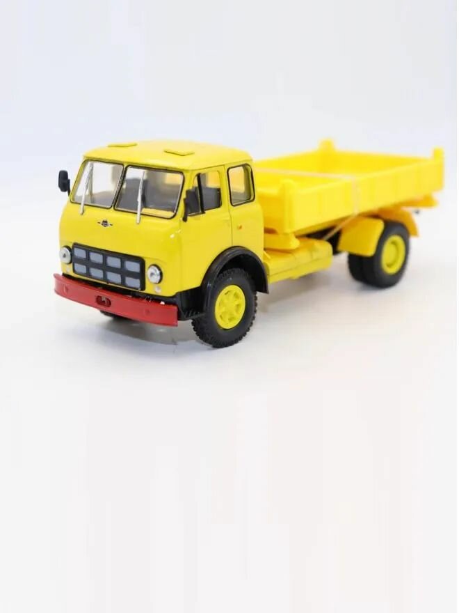 Коллекционная модель легкосплавного грузовика 1/43 МАЗ 511А