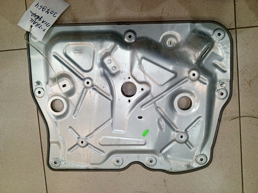 Панель двери передней левой от Nissan X-trail T31 2007-2015