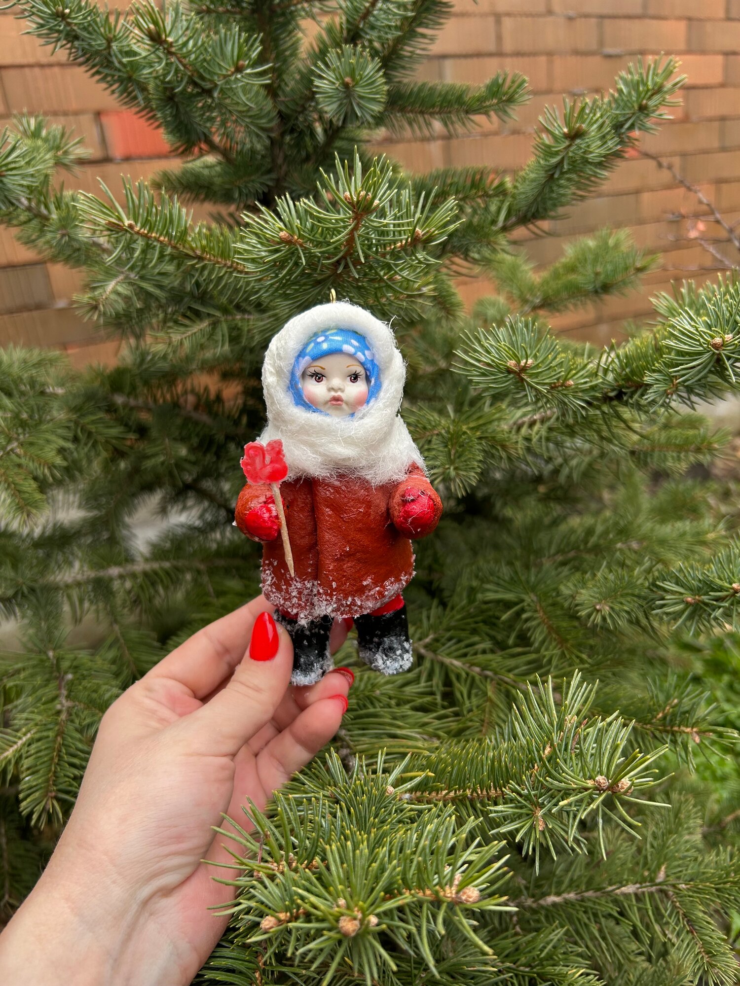 Ватная елочная игрушка - мальчик с леденцом