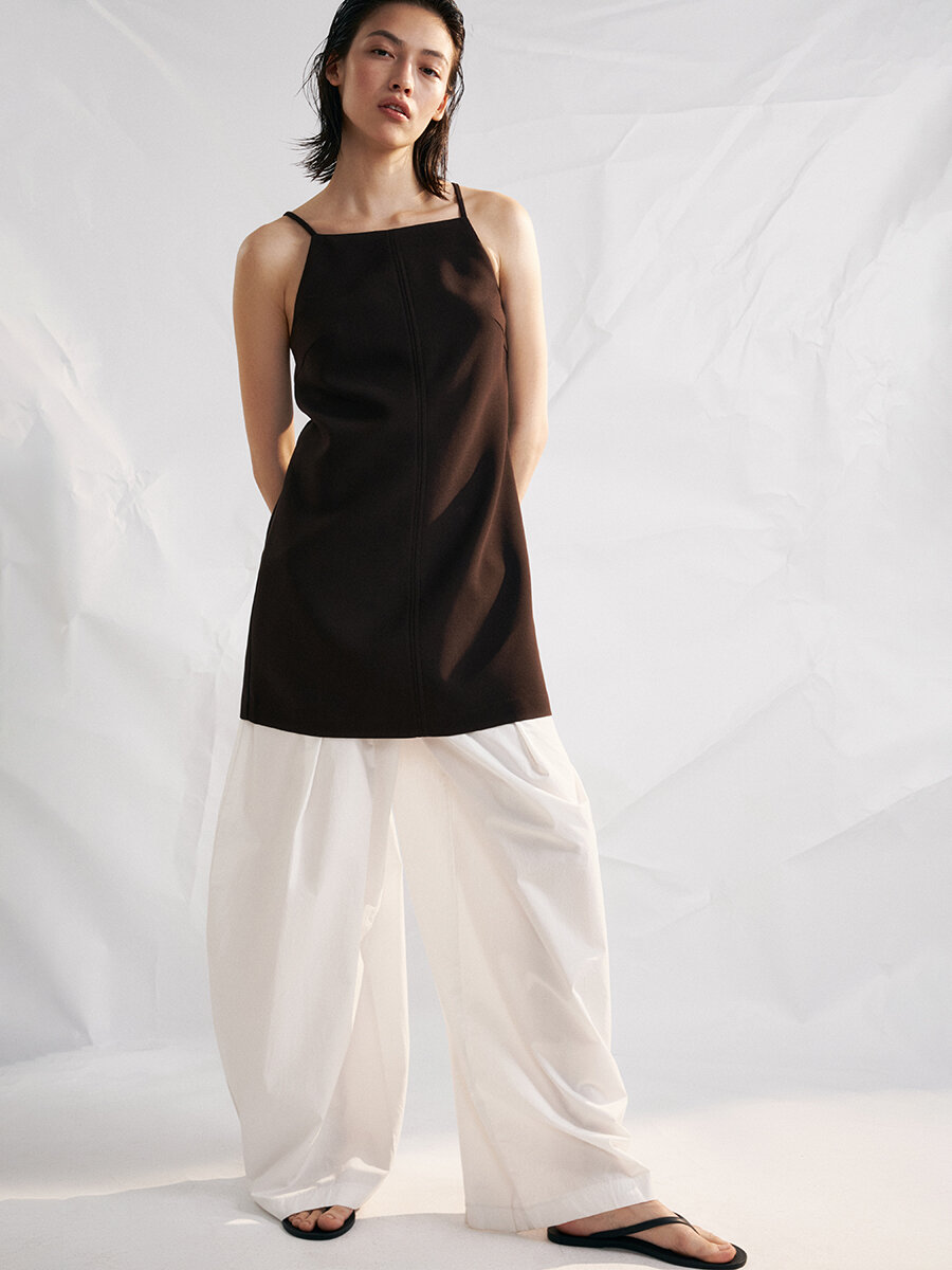 Платье мини на тонких бретелях