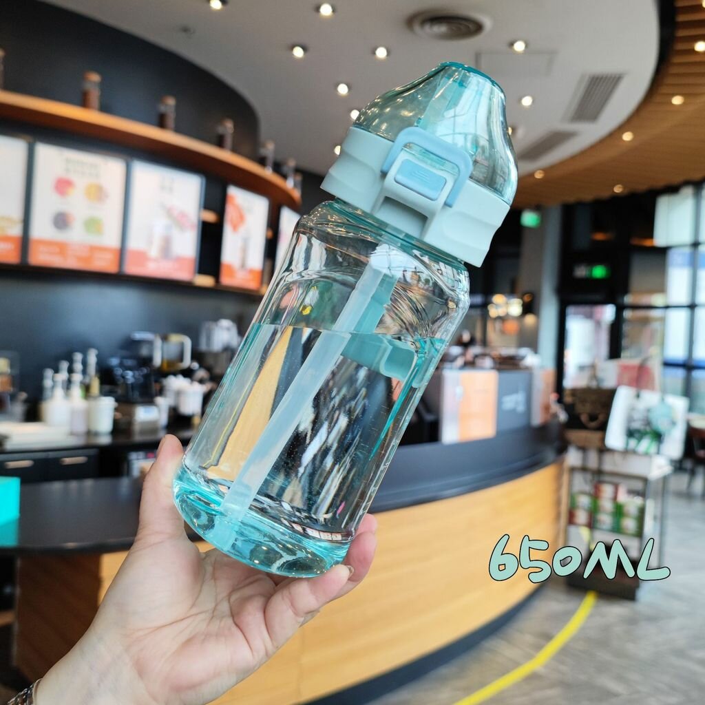 Детский пластиковый стакан для воды с надежной крышкой и трубочкой для школы путешествий и повседневного использования зеленый