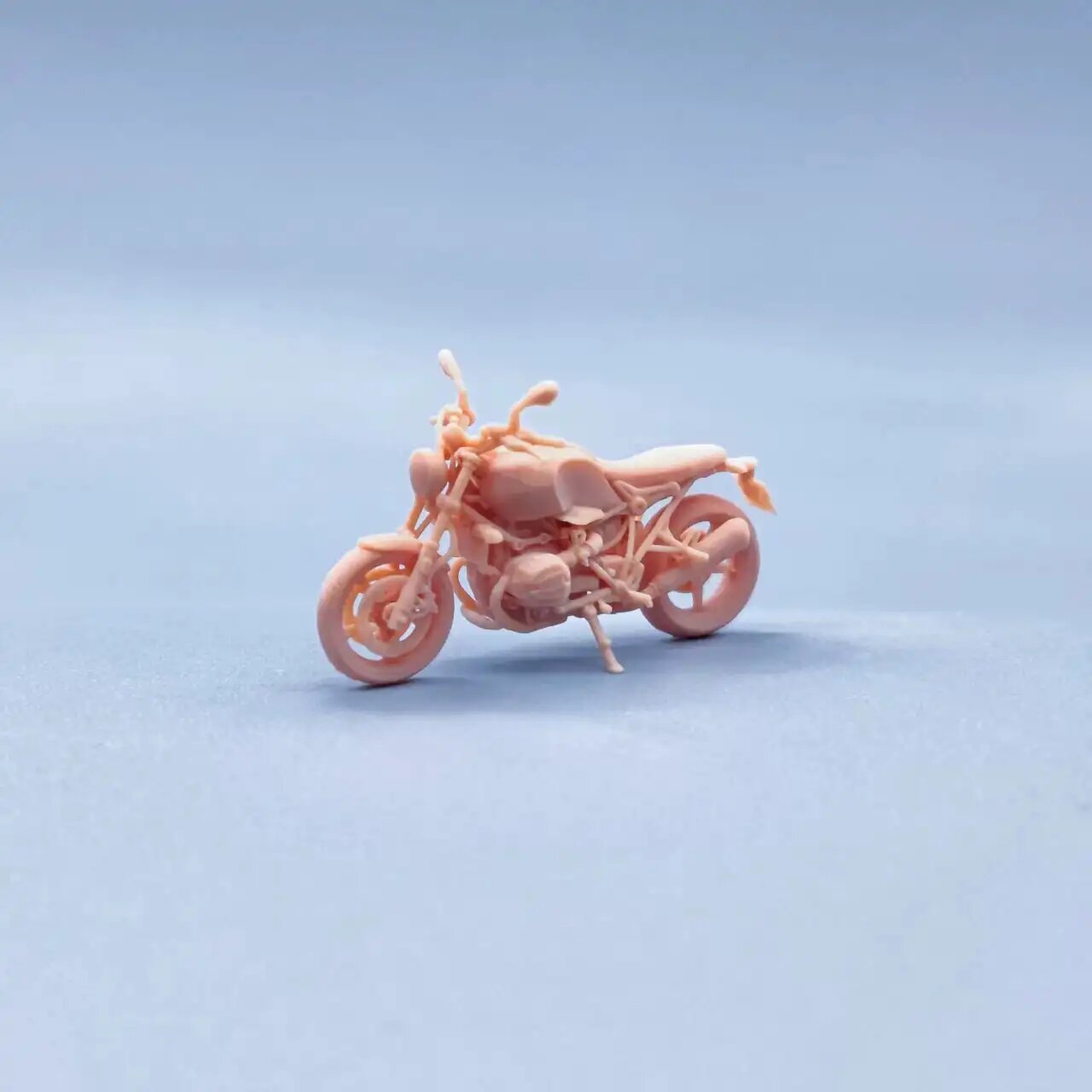 Миниатюра мотоцикла BMW R Nine Latte 1/64 1/43 EHCMODEL неокрашенная