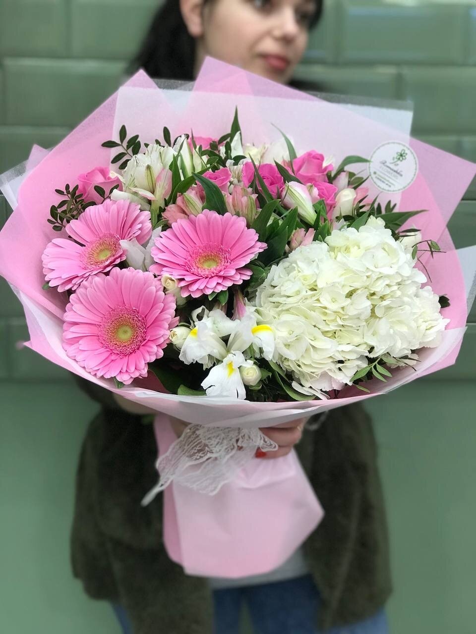 Букет из гортензии и гербер «Розовое золото» - S (до 30 см)