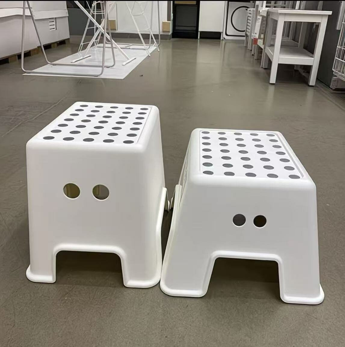 Табурет IKEA "Для смены обуви", пластик, нескользящий, белый