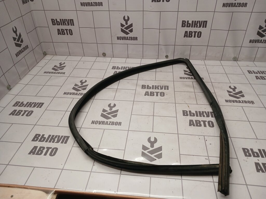 Уплотнитель стекла двери Renault Logan 2005-2014