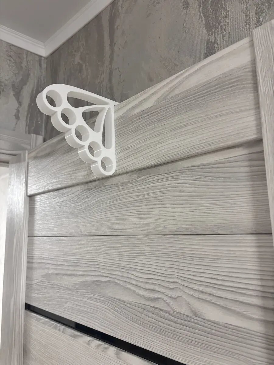 Крючок на межкомнатную дверь для вешалок и отпаривания вещей 35 мм