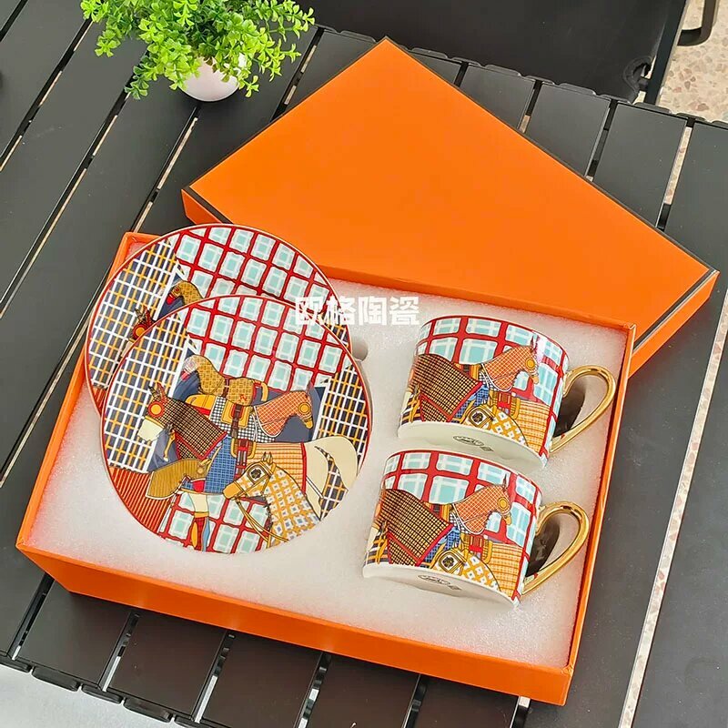 Набор из кружки и блюдца H brand: изысканная кружка из костяного фарфора в клетку для кофе и чая, подарок на свадьбу