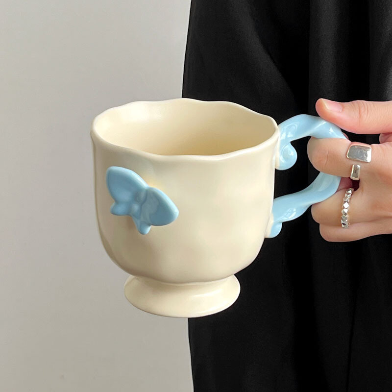 Изящная керамическая кружка с бабочкой для девочек, стильная кофейная кружка, идеальный подарок для любого случая.