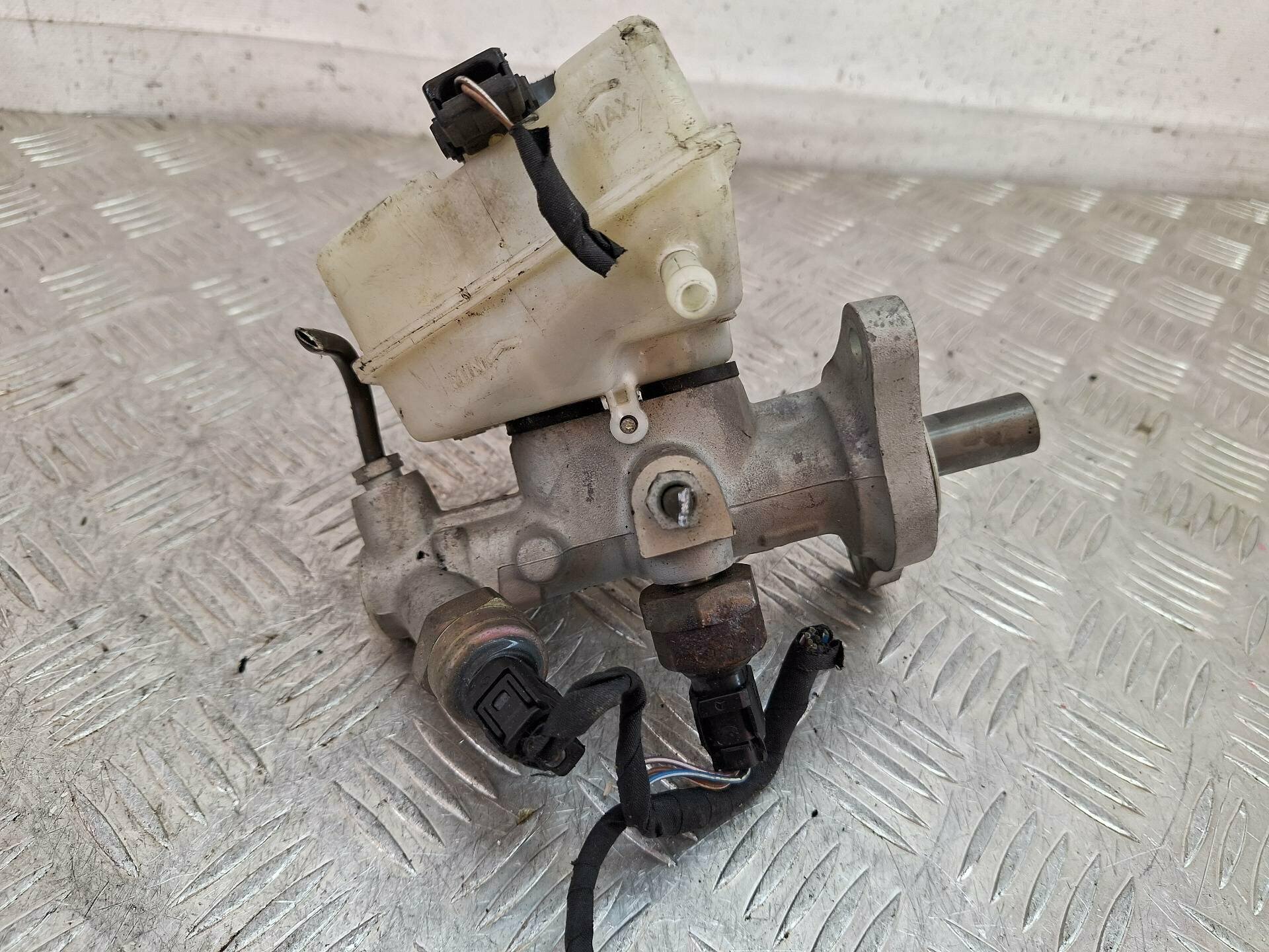 Главный тормозной цилиндр Mercedes-Benz C W202 рест. 1997 A2024300202