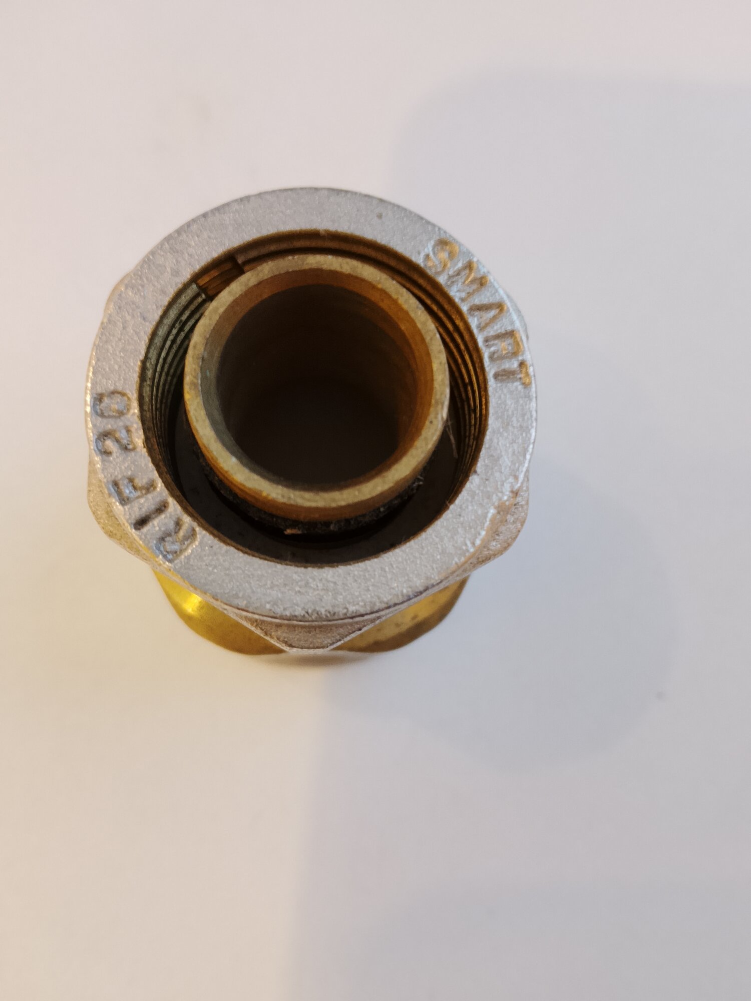 Муфта обжимная-цанга диам. 26, на "1" внутр. HENCO, хром-латунь, для металлопластиковых труб.