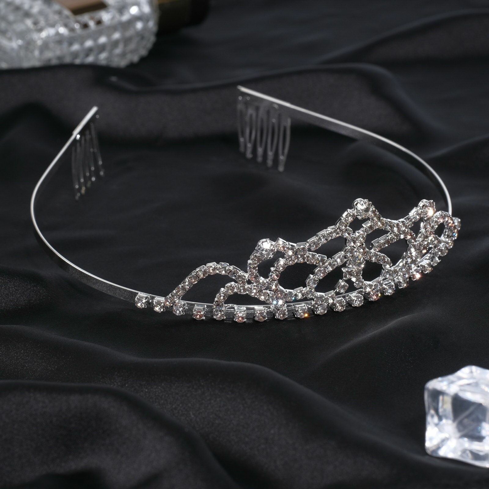 Диадема для волос "Фелиция", грация, 4 см, серебро, тематика праздника: 8 марта