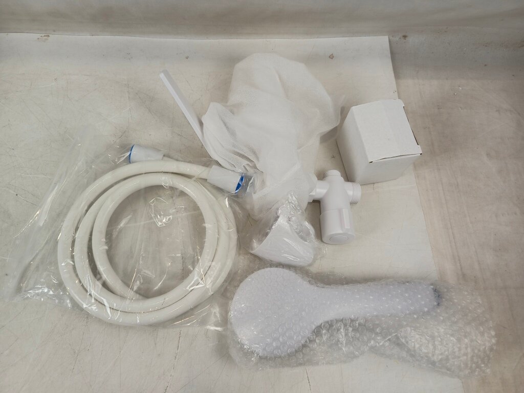 Смеситель для ванны BRIMIX 562 Смеситель в ванную, длинный излив, шаровый, из высокопрочного пластика АБС, белый с дивертором м/к (1460404)