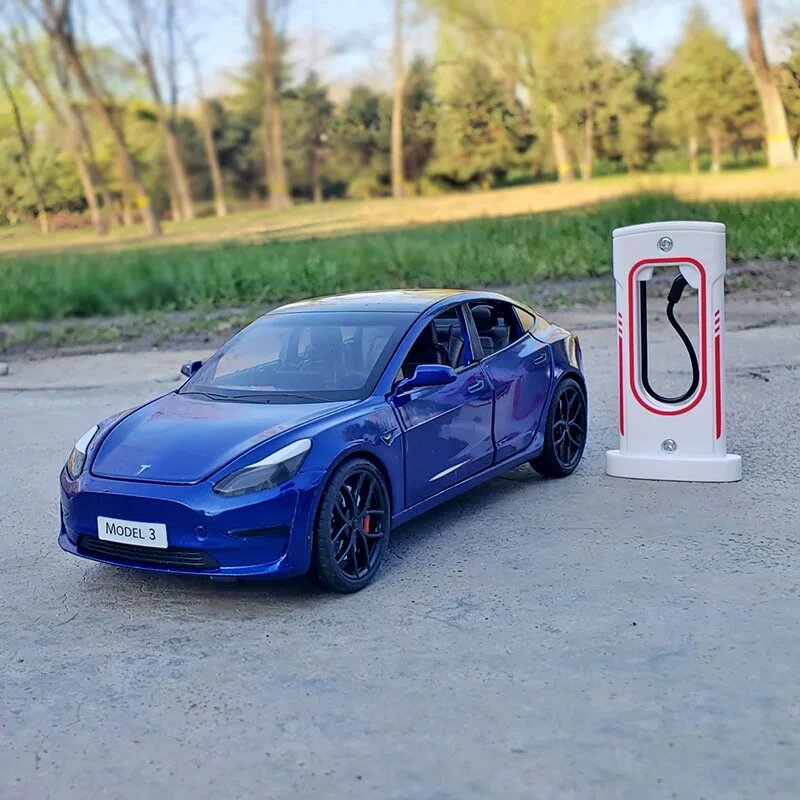 Модель Tesla Model 3 в масштабе 1:24 в синем цвете, металлическая игрушка