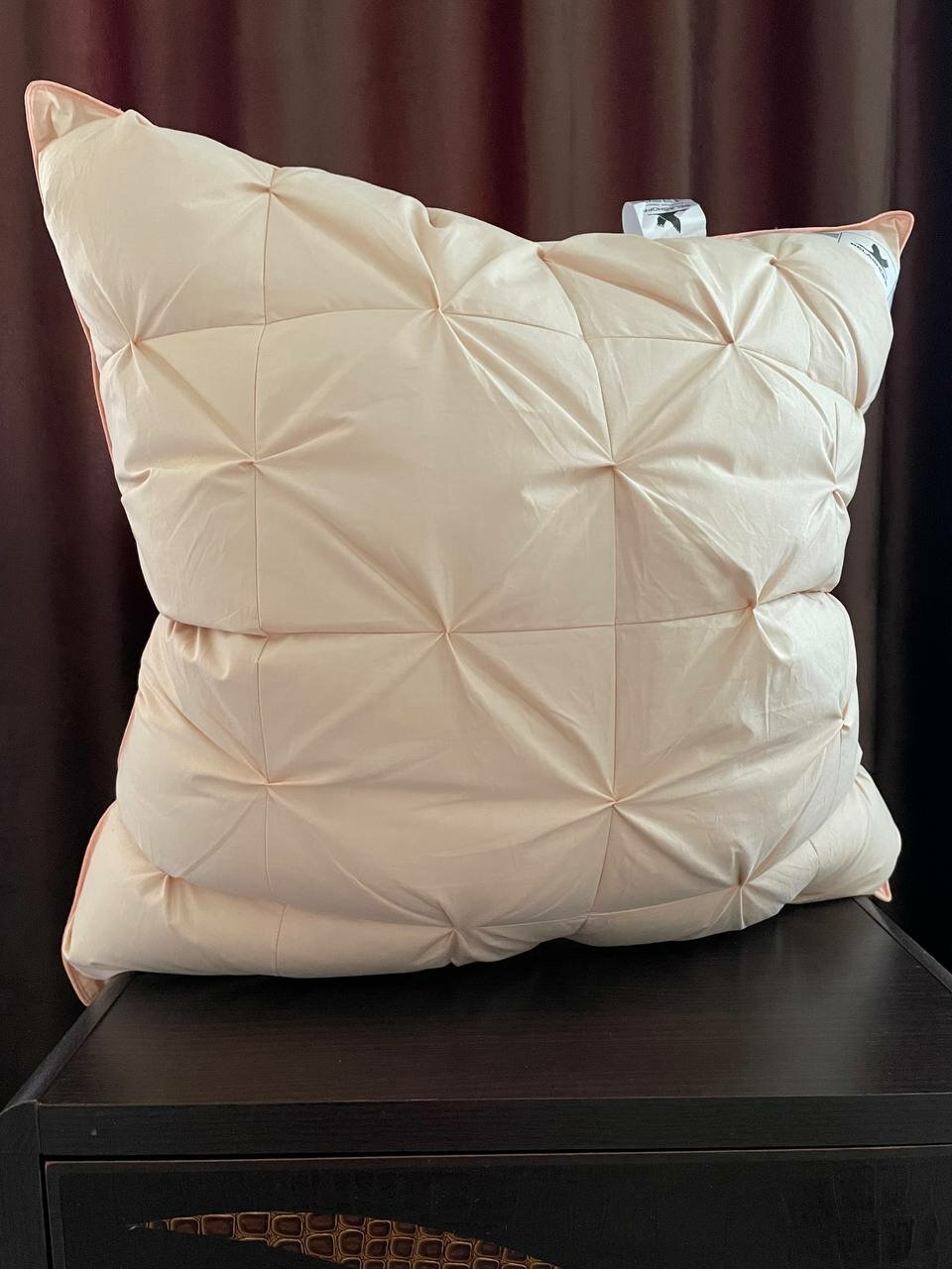 Подушка пуховая "Люкс", гусиный пух, 70x70 см, с дизайнерскими буфами, чехол персиковый хлопок 100%