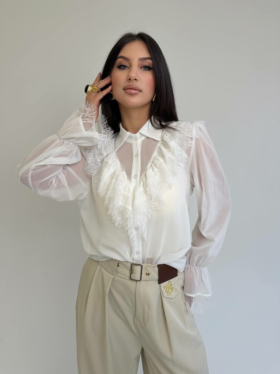 Рубашка с жабо и рюшами