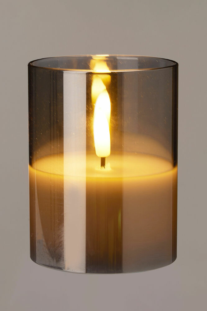 Светодиодная восковая свеча ВЭР ДЕ люмьер в стеклянном стакане, дымчатая, 'натуральный фитилёк', 10 см, таймер, батарейки, Koopman International AX5439160