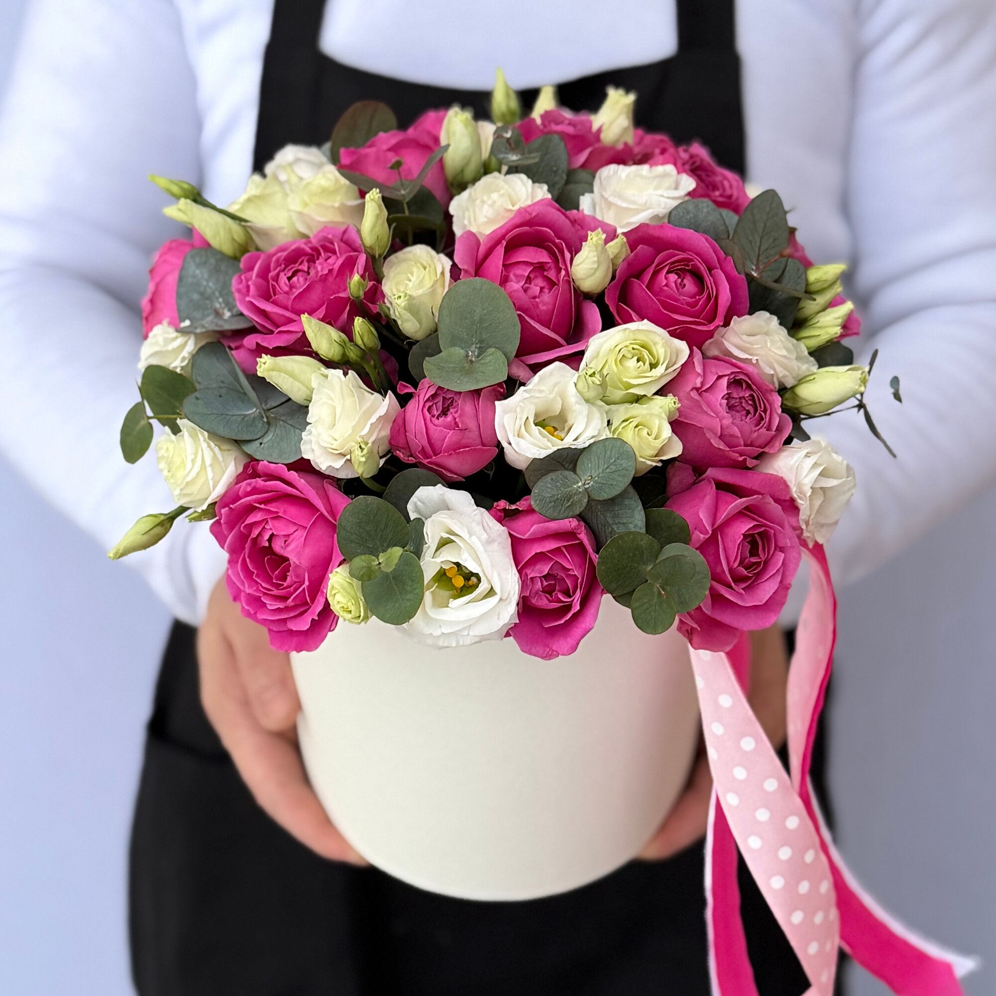 Коробочка Rybe-Flowers, с пионовидными розами, эустомой и эвкалиптом