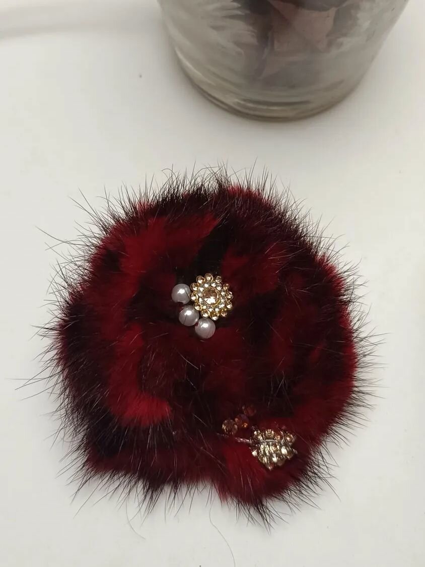 Брошь, бисер