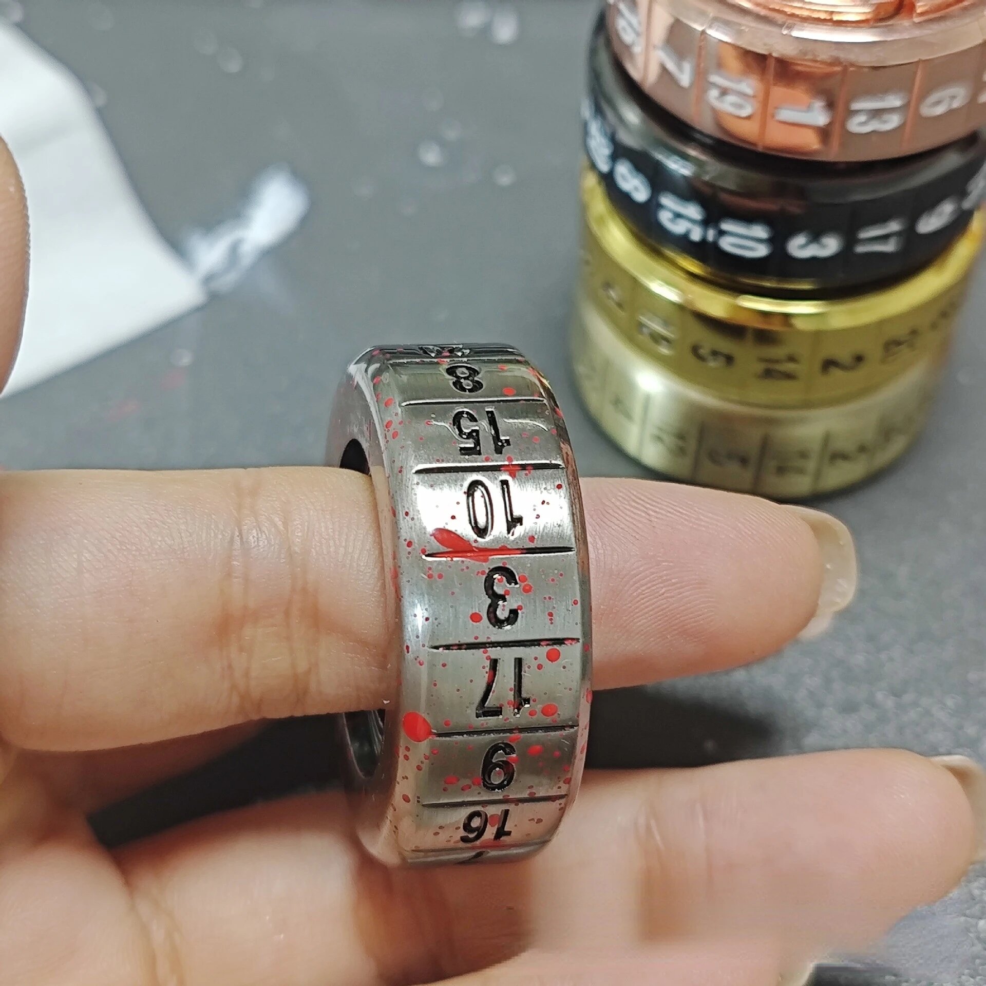 Гироскопический кубик D20 для настольных игр Blood