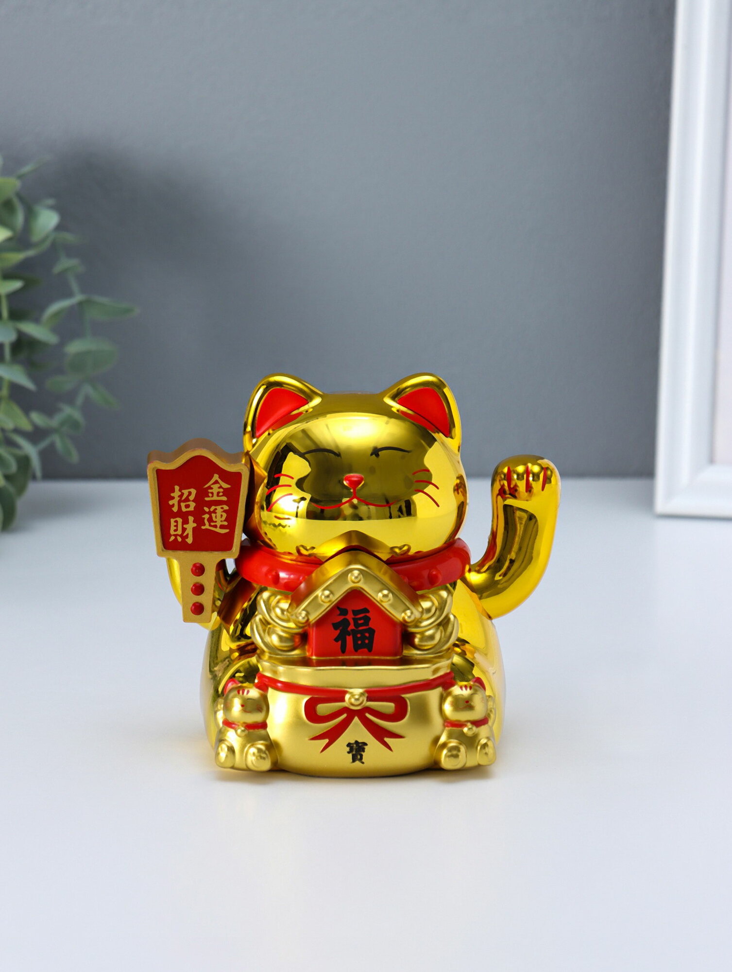 Маятник настольный антистресс от солнечной батареи "Золотой кот Манэки-нэко с домиком", 11.2x14.3x15.3 см