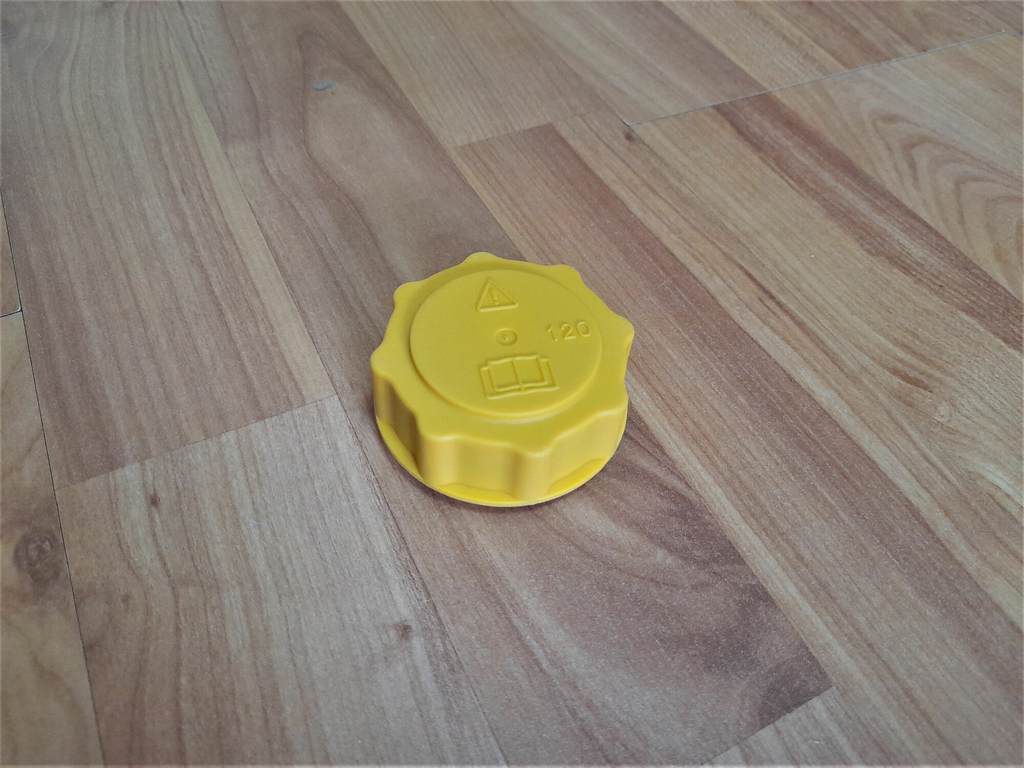 Крышка расширительного бачка охлаждающей жидкости на Форд Фиеста (с I-VI, 1986-2013 г. в.), Фьюжн (2002-2012 г. в.), Фокус 1, Мондео 1, Мондео 2