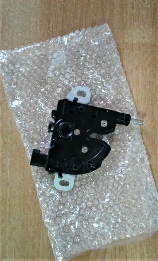 Замок капота (без разъема датчика концевика капота) на Форд Фокус 2 (2005-2011 г. в.), C-Max, Куга 1