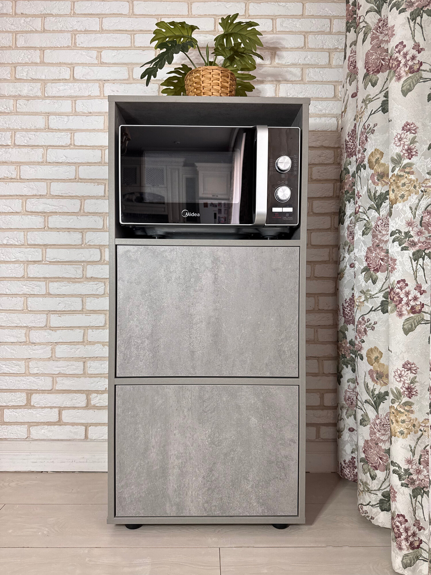 Шкаф-пенал напольный с Push-open системой открывания