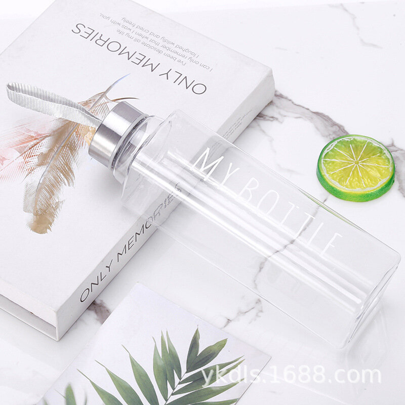 Креативная спортивная пластиковая квадратная кружка, портативная квадратная кружка для воды для студентов, стильная квадратная кружка, оптовая продажа рекламных подарочных кружек.