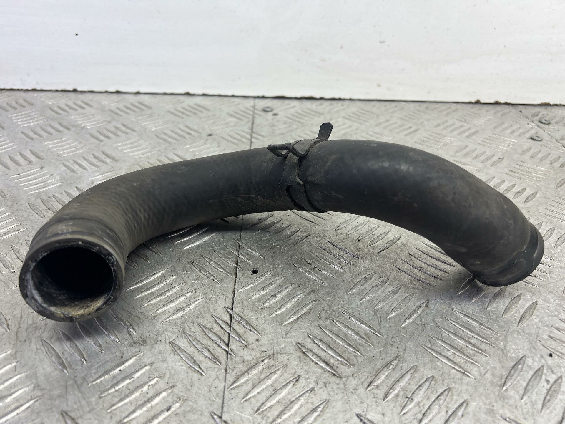 Патрубок охлаждения Hyundai H1 Grand Starex 2008 254114H000