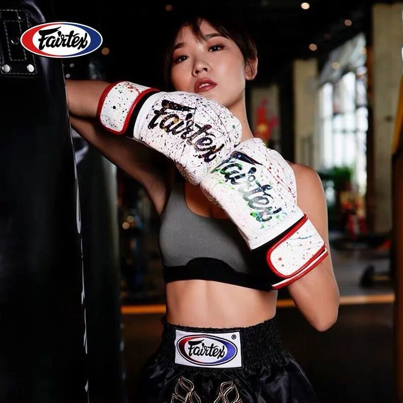 Fairtex BGV14W Перчатки боксерские 10oz черные граффити для тренировок натуральная кожа — фото 1
