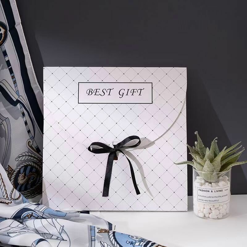 Подарочная коробка для платков и аксессуаров, квадратная, в стиле конверта, премиум-класса -- для шарфов, палантинов, чулок и белья (пустая)