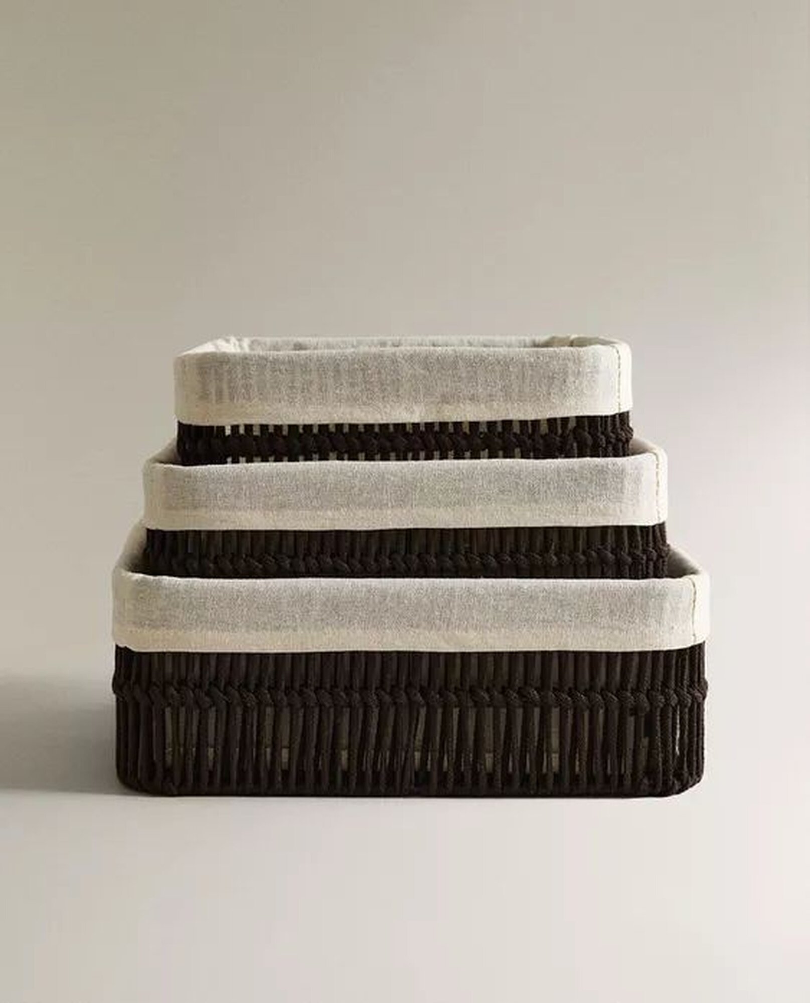 Прямоугольная корзина ZARA HOME 1572/049/716 - из хлопковой нити, с тканевой подкладкой, 1шт, 12 х 32 х 24 см, цвет темно-коричневый