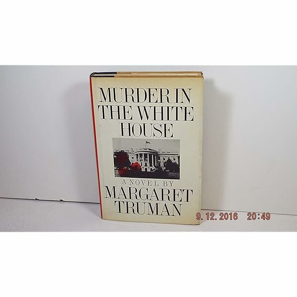 Murder in the White House: A Novel，Reprinted paperback book