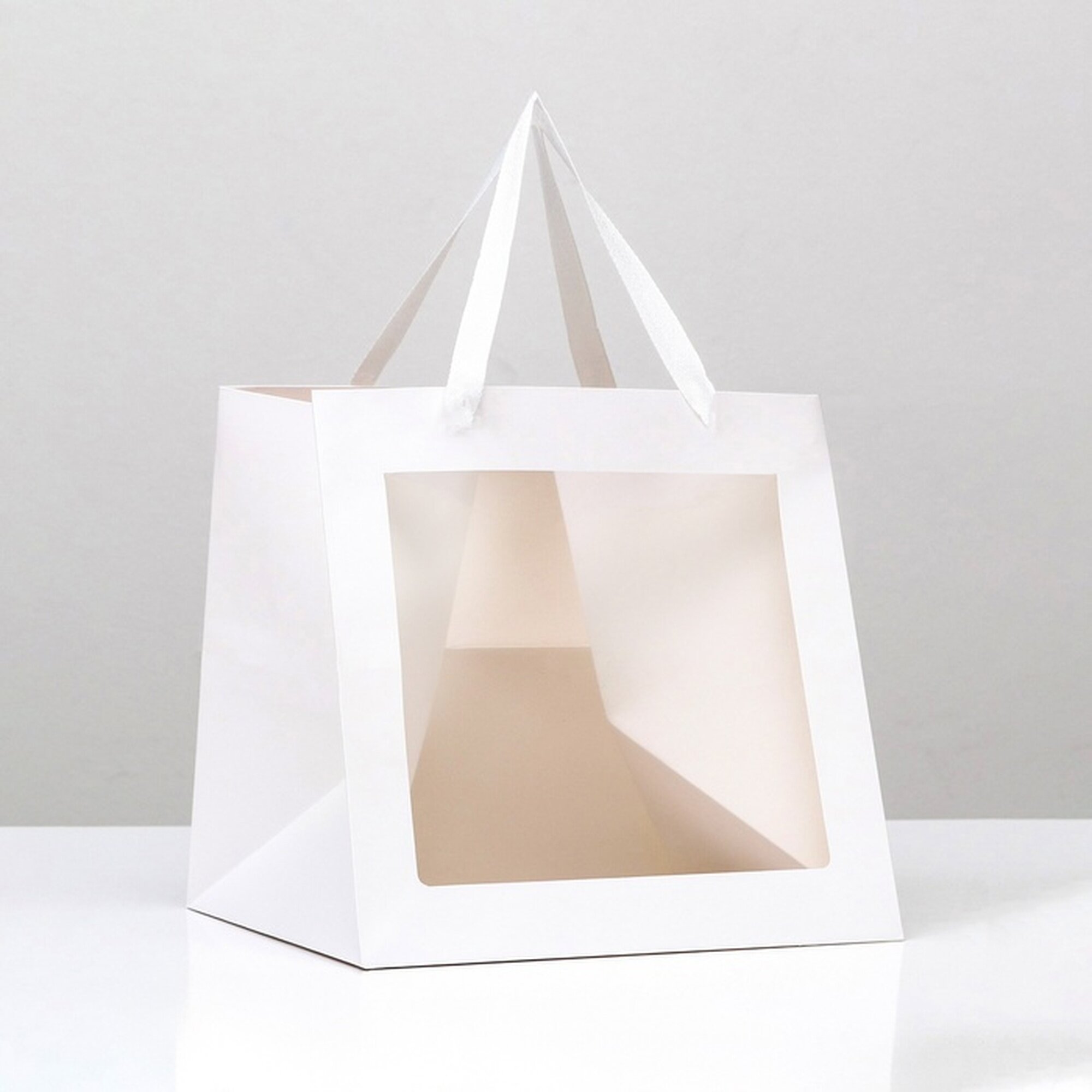 Подарочный пакет Upak Land, 30 x 30 x 30 см, белый, крафт, с окном
