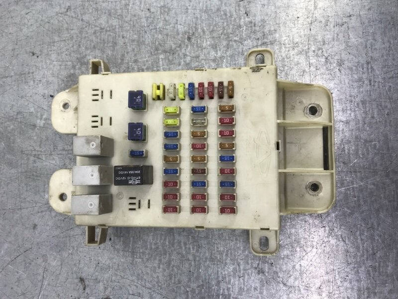 Блок предохранителей Chery Tiggo T11 4G64 T113723060