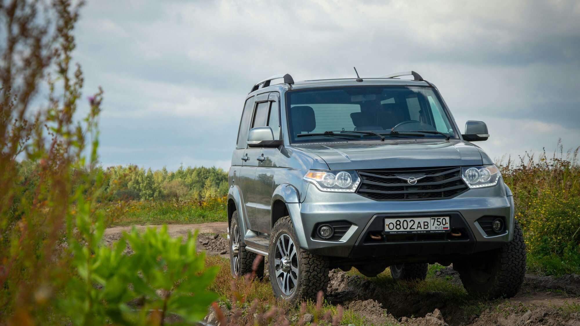 Картина на холсте 60x110 LinxOne "Автомобиль, интерьер для дома / декор на стену / дизайн