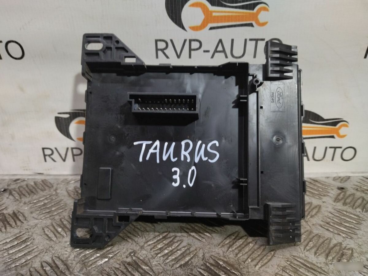 Блок предохранителей Ford Taurus 3.0 1996-2006 1F1T-14B205-CC