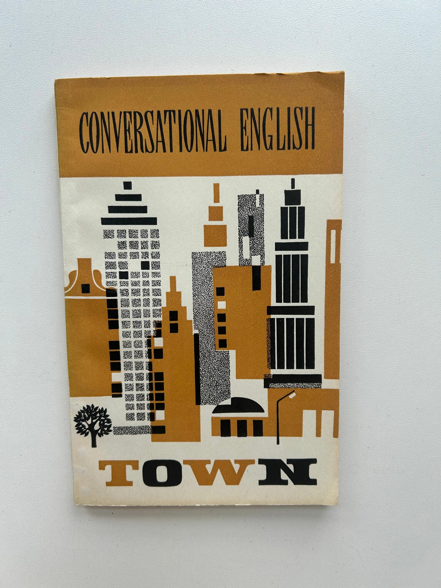 Книга Town. Город. Пособие для педагогических институтов (на английском языке). Издание 1966 года