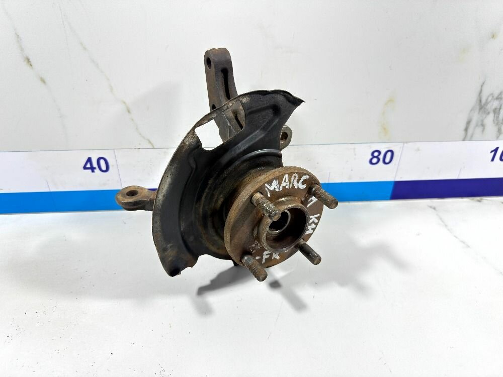 Кулак передний правый Nissan March