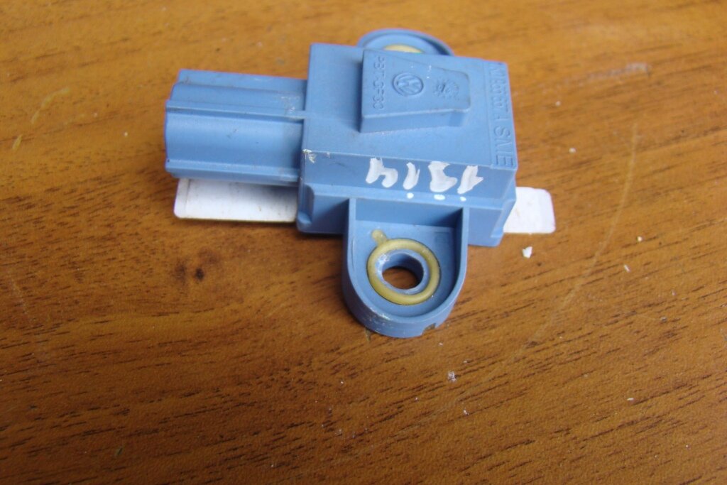 VW Jetta Датчик AIR BAG 1K0955557A