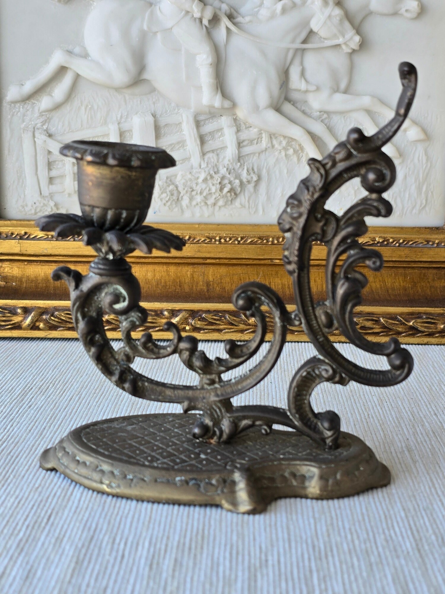 Антикварный бронзовый подсвечник