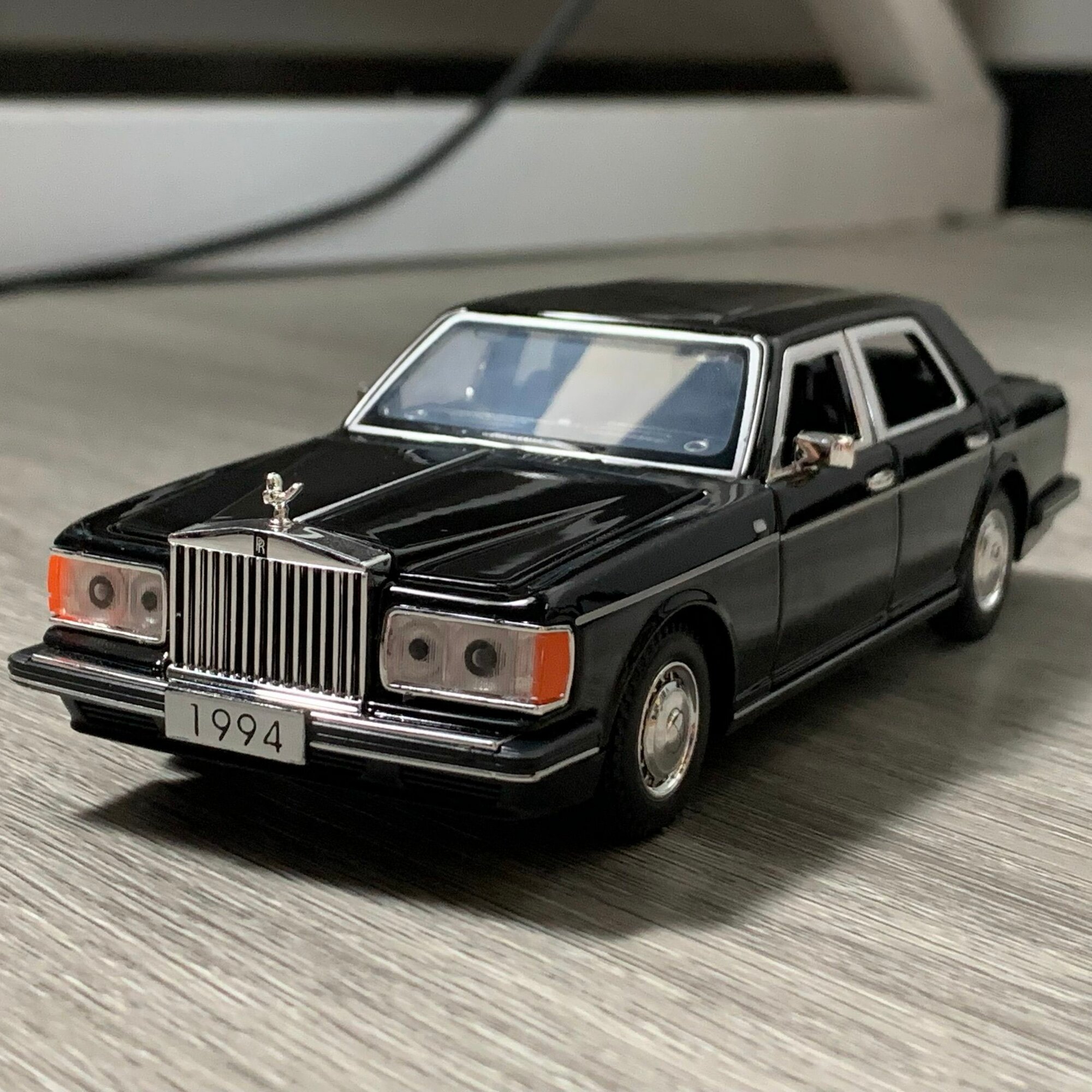 Миниатюрная модель Роллс-Ройс,1:32 1994 Rolls Royce Silver Spur роскошный салон, Модель из сплава, Со звуковыми и световыми эффектами